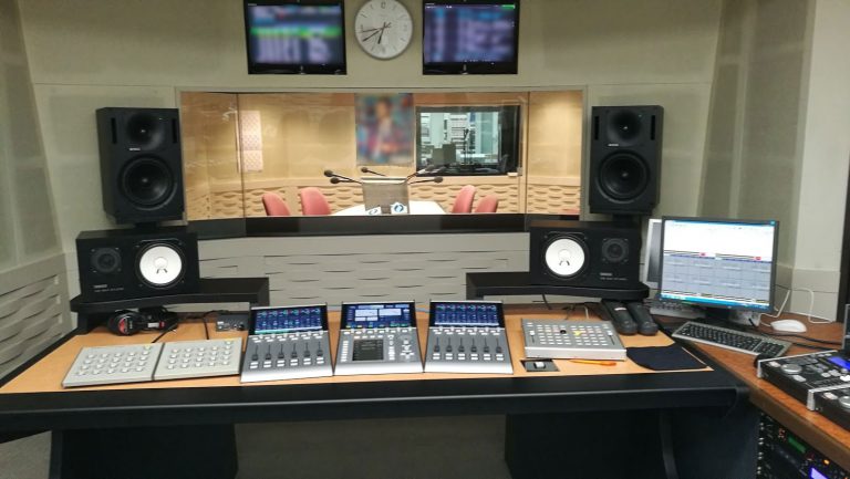 従来の運用を活かしたスタジオ更新 RX2ミキサー -富山エフエム様- | 株式会社テクノハウス